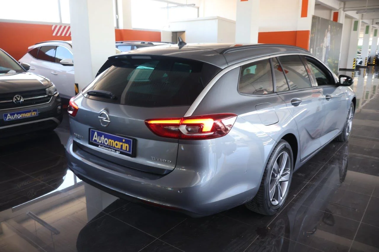 Opel Insignia - View model 3